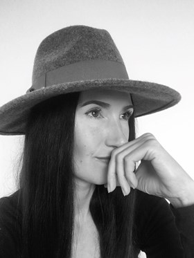 Anna Hałat - artysta - Galeria sztuki Art in House